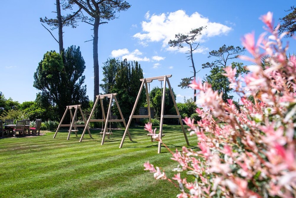 Best Garden Swings for Adults: A Perfect Addition to Your Outdoor Space ...